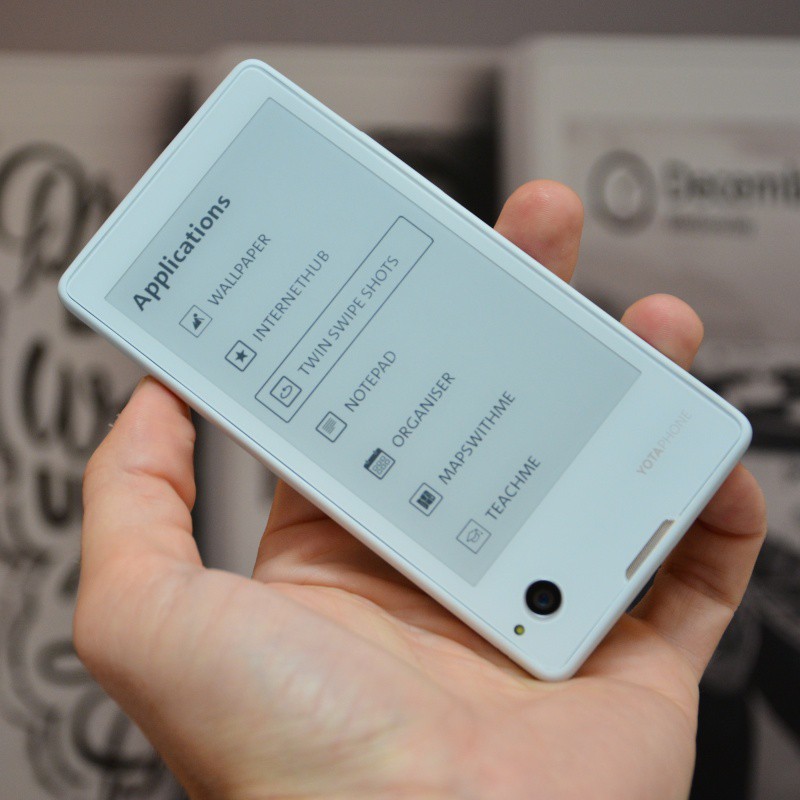 Unikátní YotaPhone s e-ink displejem dorazil do ČR. Jaký je? | mobilenet.cz