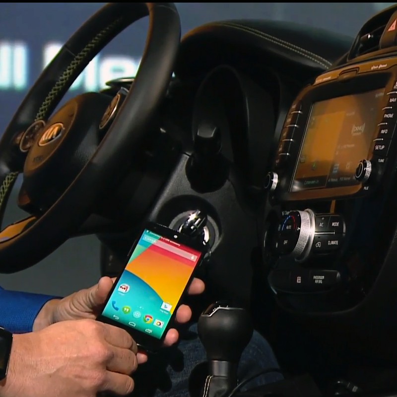 Mobil za volant nepatří: každý druhý Čech jej však používá | mobilenet.cz