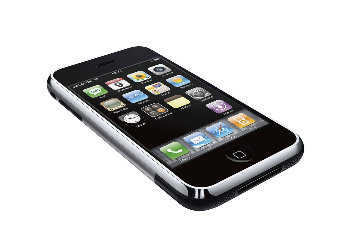 Mobilní svět se změnil v roce 2007. První Apple iPhone se ukázal před ...