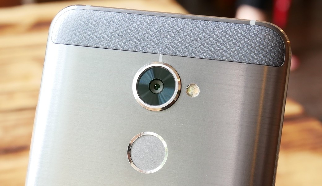 Recenze Vodafone Smart V8 – Šedá myška v davu | mobilenet.cz