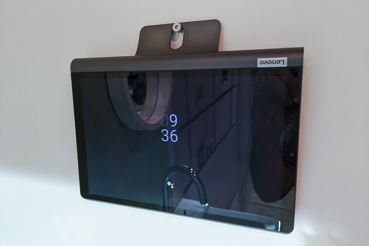 Chytrý asistent, nebo tablet? Lenovo Smart Tab zastane obojí | mobilenet.cz