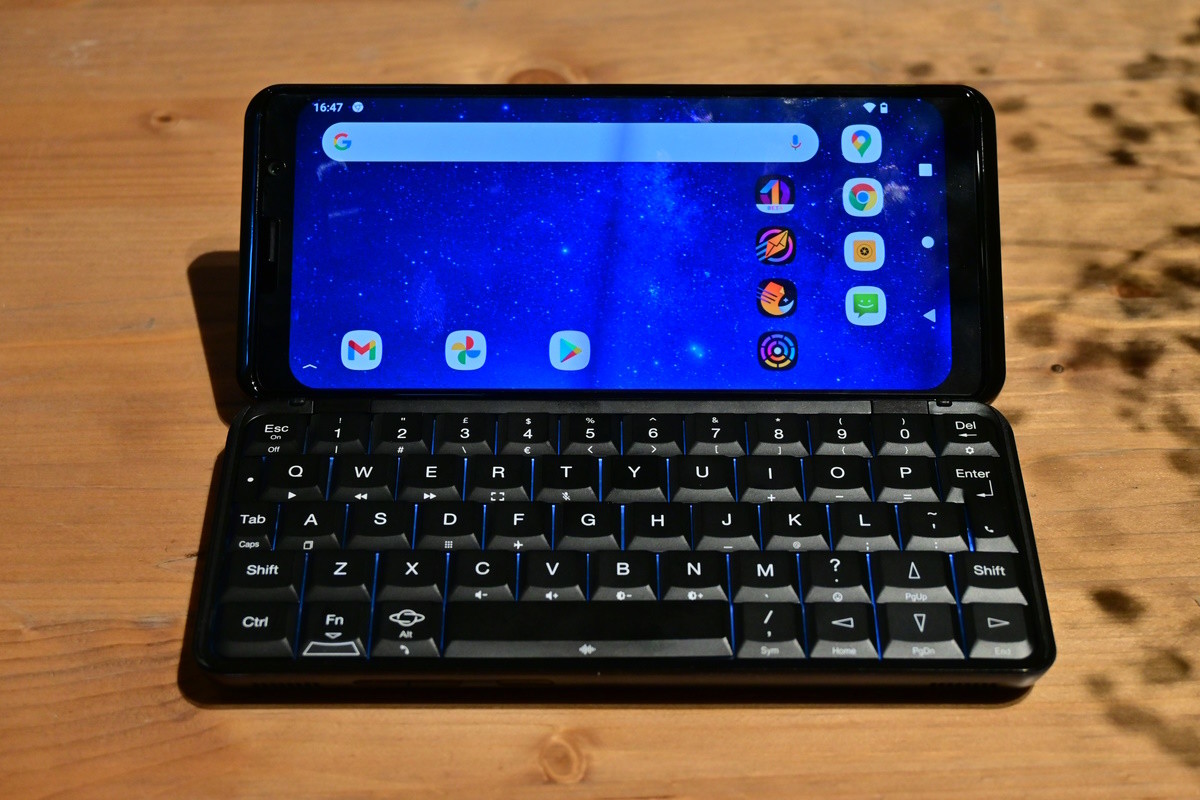 Planet Computers se v Barceloně připomíná se svým komunikátorem Astro ...