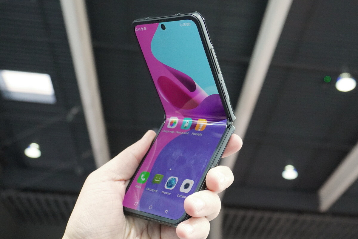 Nejlevnější ohebné véčko? Podívali jsme se na Doogee Flip X | mobilenet.cz