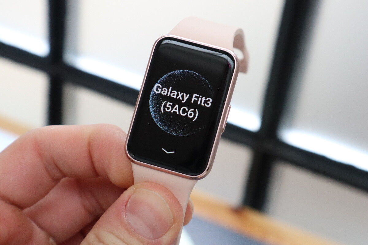 Náramky nehodlá opustit ani Samsung. Připravuje se model Galaxy Fit 4 ...