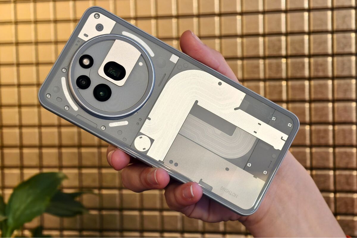 Nothing Phony (3a) a (3a) Pro dostávají první aktualizaci, vylepšuje ...