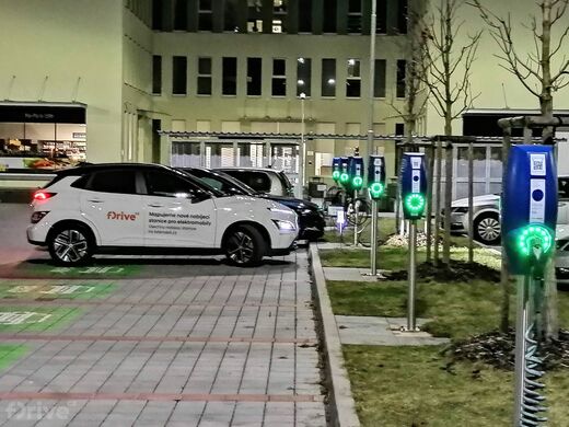 Nabíjecí stanice: E.ON, Brno - Slatina, ul. Tuřanka, COM Electric ...