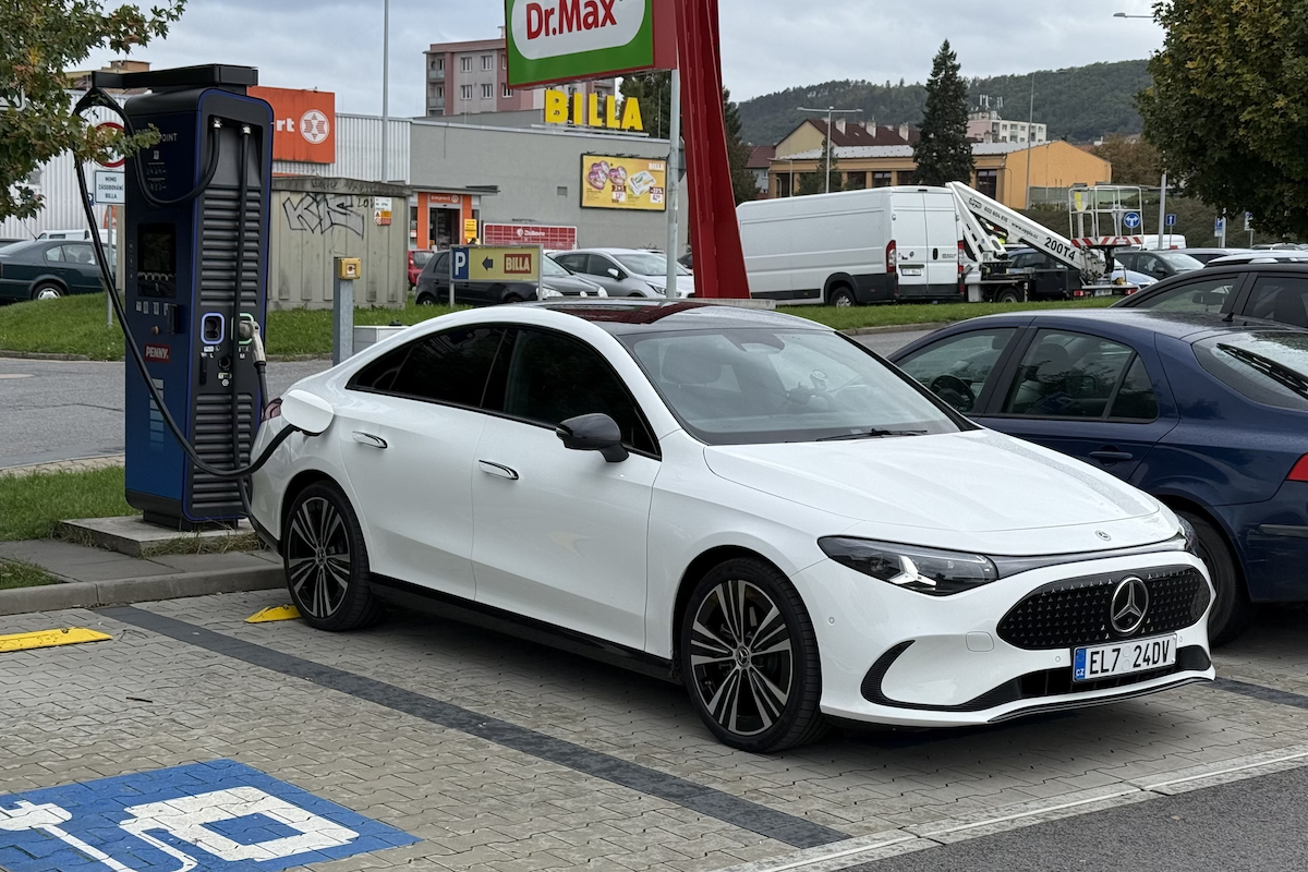 Mercedes-Benz představil novou verzi elektrického CLA s označením 250 ...