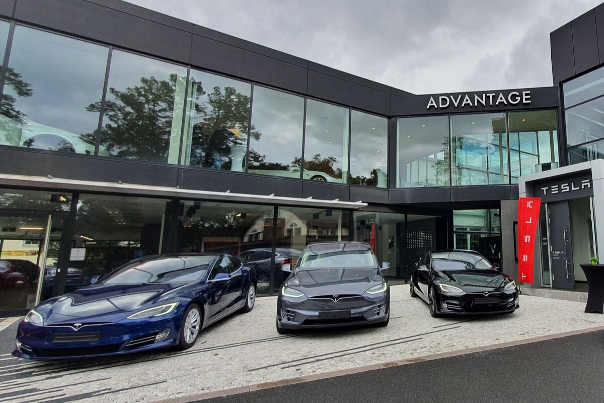 Podívejte se, jak to vypadá v prvním českém Tesla Storu | fDrive.cz