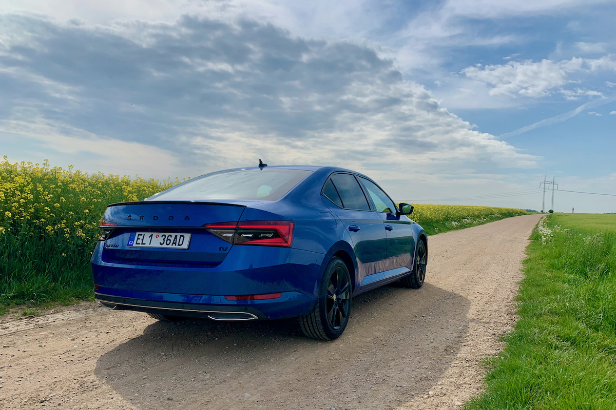 Škoda Auto poodkrývá první detaily k novým generacím svých vlajkových ...