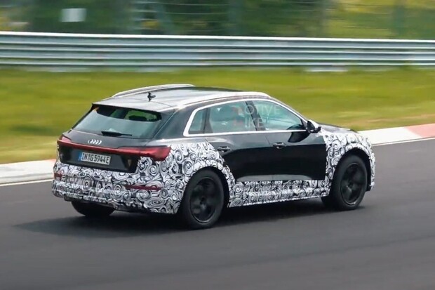 Zelené auto v zeleném pekle. Sportovní Audi e-tron S provětralo tři ...