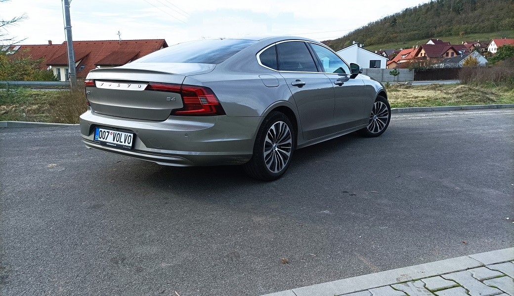 Test Volvo S90 B4 2022 Konkurence By Se M la Styd t FDrive cz