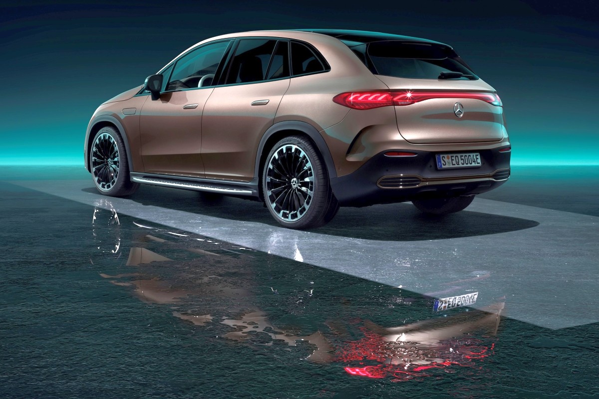 V Česku už je k mání Mercedes-Benz EQE SUV. Proti EQE připlatíte, ale ...