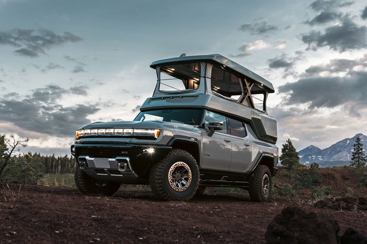 Spací vestavba pro Hummer EV je naprosto dokonalá. Má i solární panely ...
