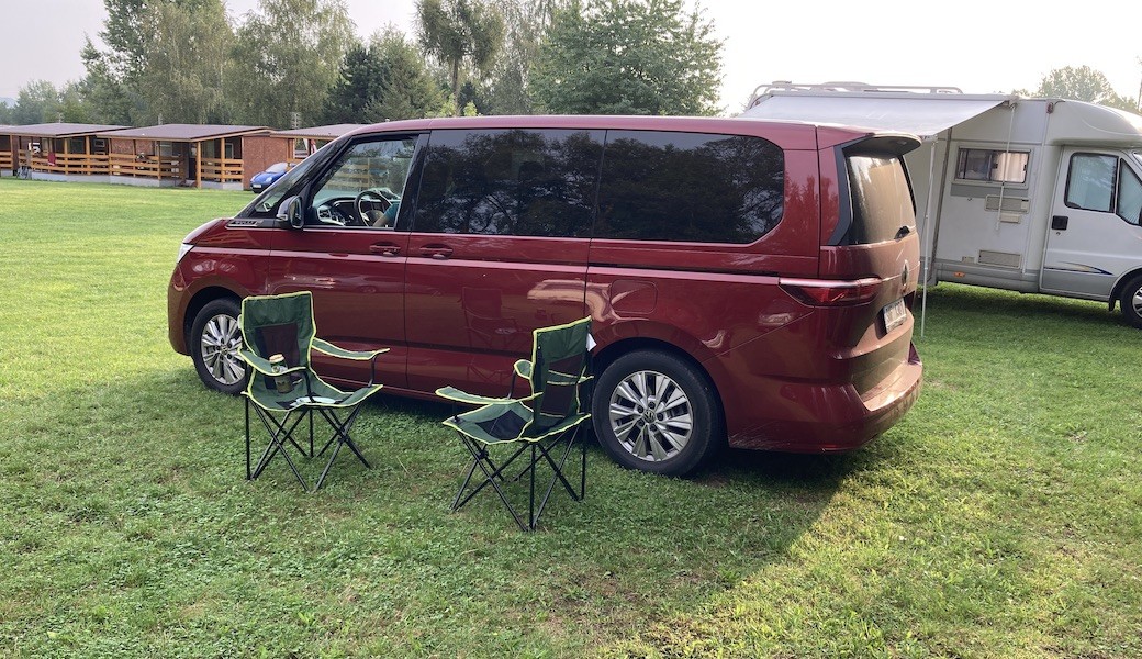 Test Volkswagen T7 Multivan Long – Ideální parťák pro kempování ve dvou ...