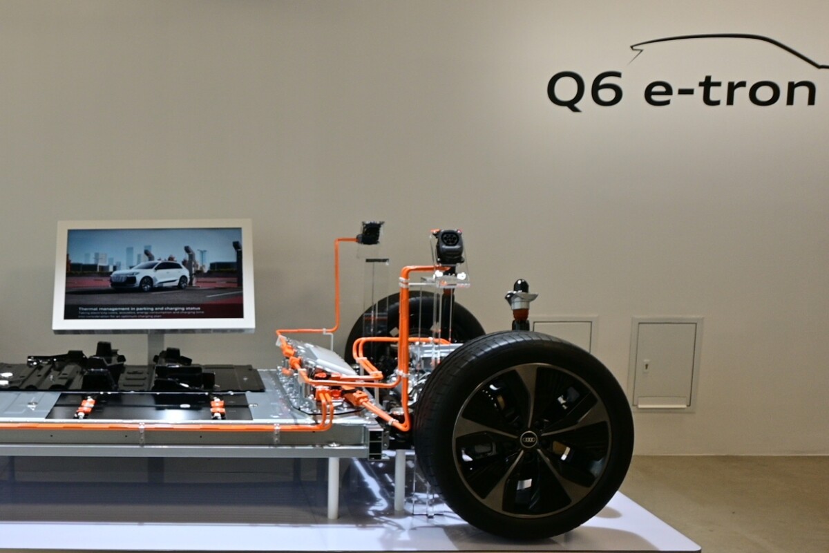 Pohled pod pokličku Audi Q6 e-tron. Co vše umí platforma PPE? | fDrive.cz