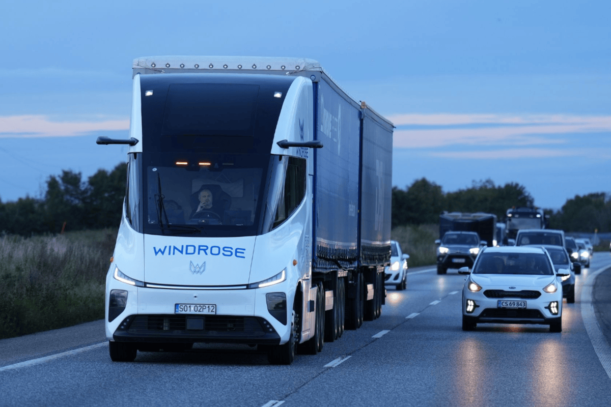 Čínská odpověď na Teslu Semi? Windrose nabíjí na plnou jízdu po Evropě ...
