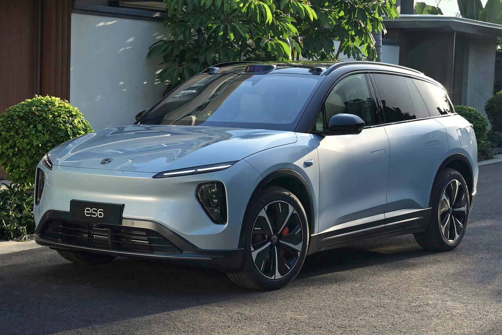 NIO EL6 (2023) výbava a cena | fDrive.cz