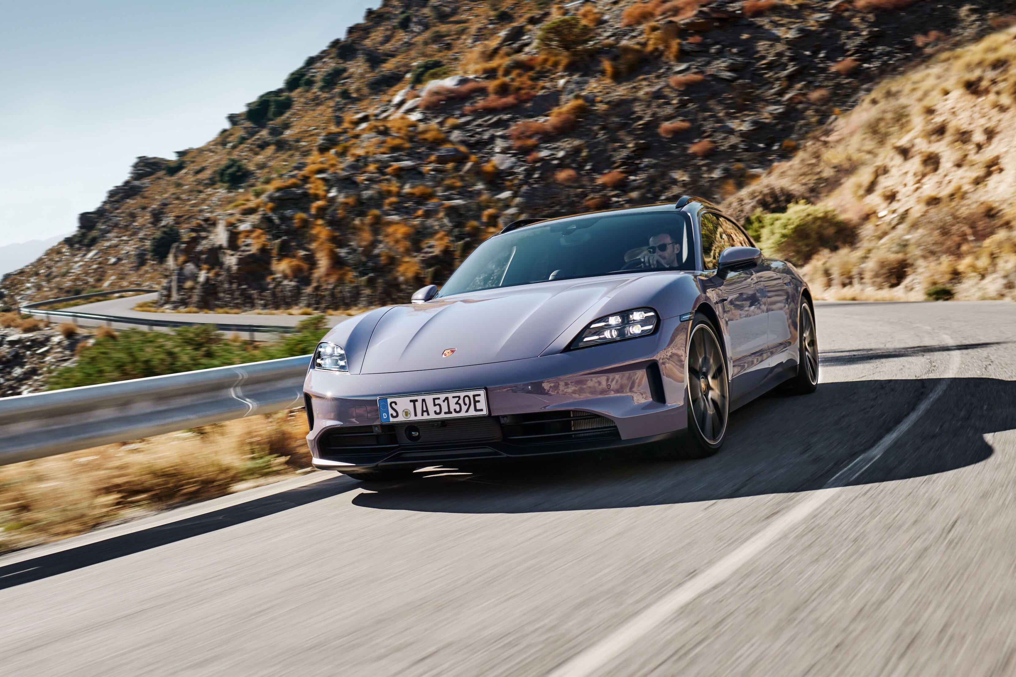 Porsche Taycan Sport Turismo (2024) výbava a cena | fDrive.cz