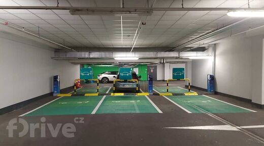 Nabíjecí stanice: PRE, Praha 10 - Štěrboholy, OC Europark - Globus ...