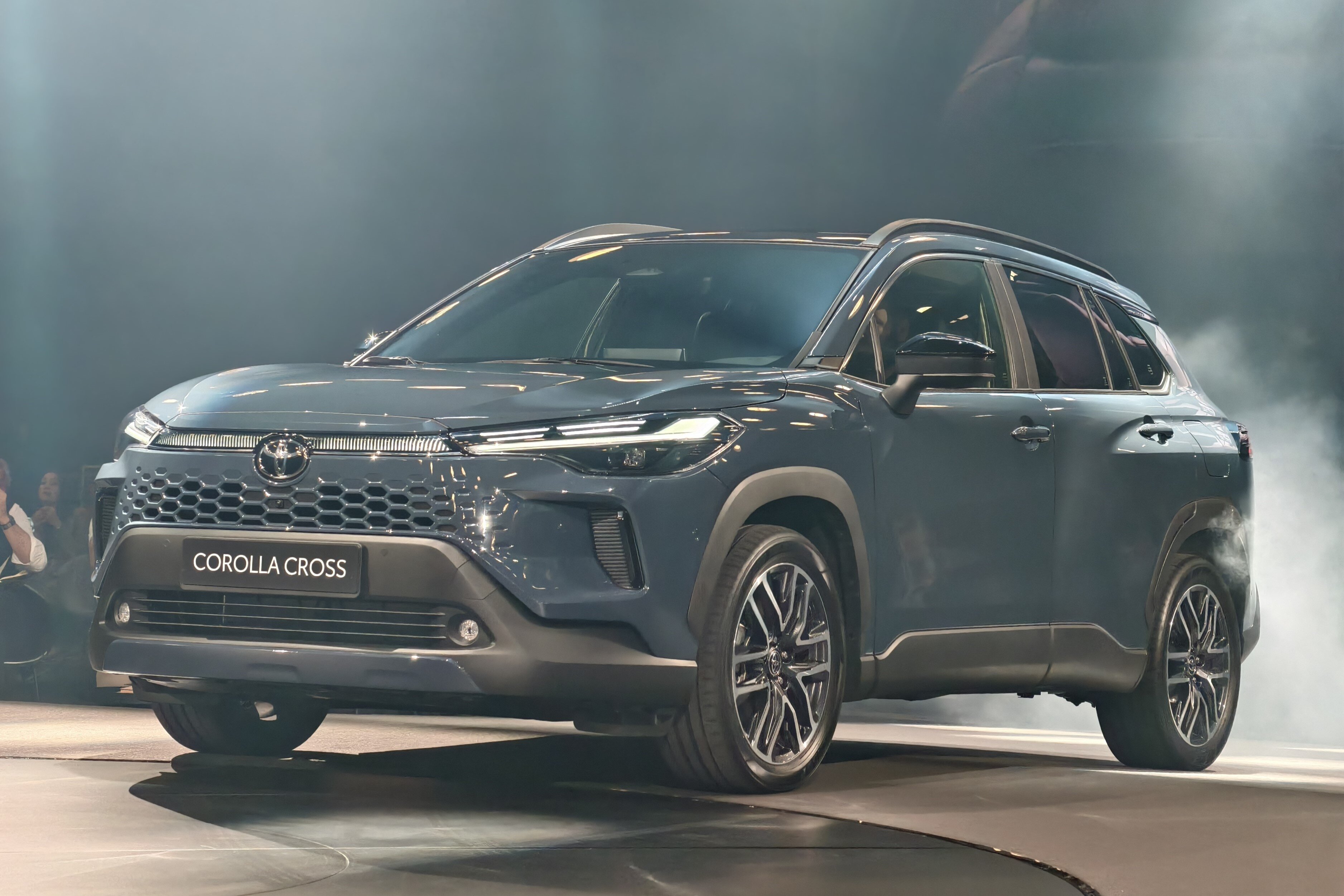 Specifikace Toyota Corolla Cross facelift (2025) 2.0 Hybrid e-CVT AWD-i | fDrive.cz