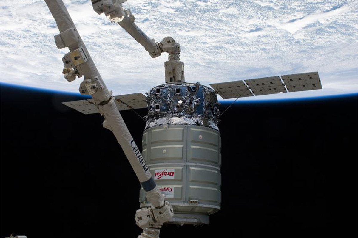 V neděli odstartuje k ISS zásobovací mise plná experimentů | fZone.cz