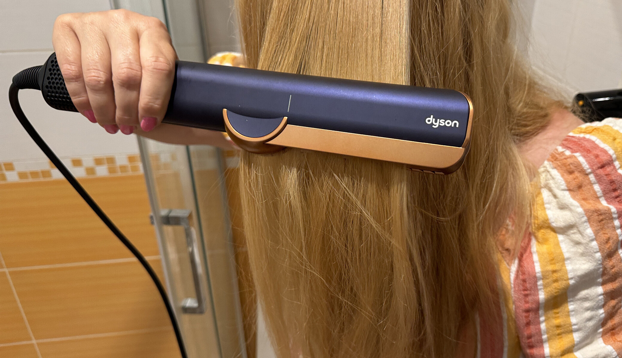 Recenze Dyson Airstrait HT01 – Narovná mokré i suché vlasy | fZone.cz
